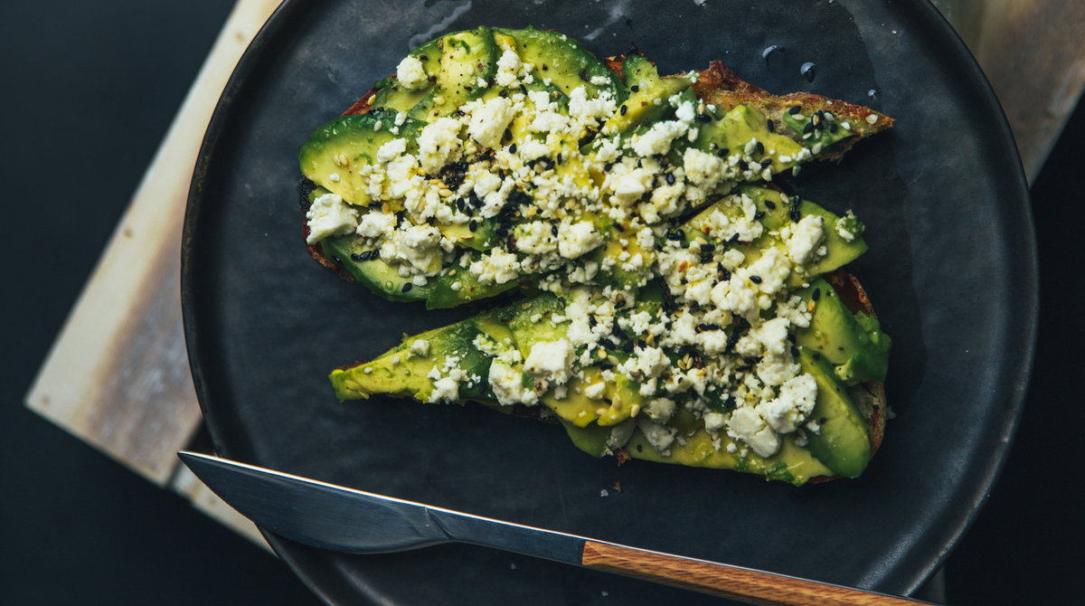 Avokado toast med sort Ceylon peber | KANDY SPICES